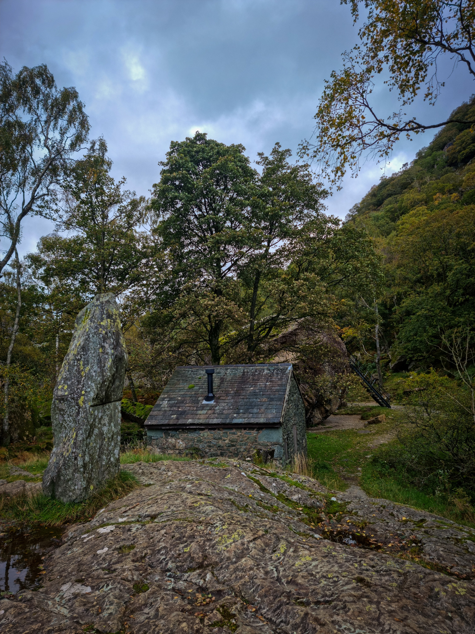 An Unusual Lake District attraction; The Bowder Stone – The Wild Outdoors